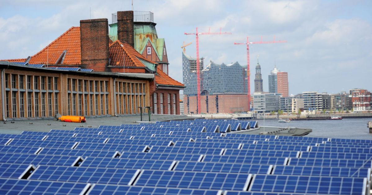 Neuer Leitfaden für Photovoltaikanlagen auf Gewerbeflächen im Bestand vorgestellt - Erneuerbare ...